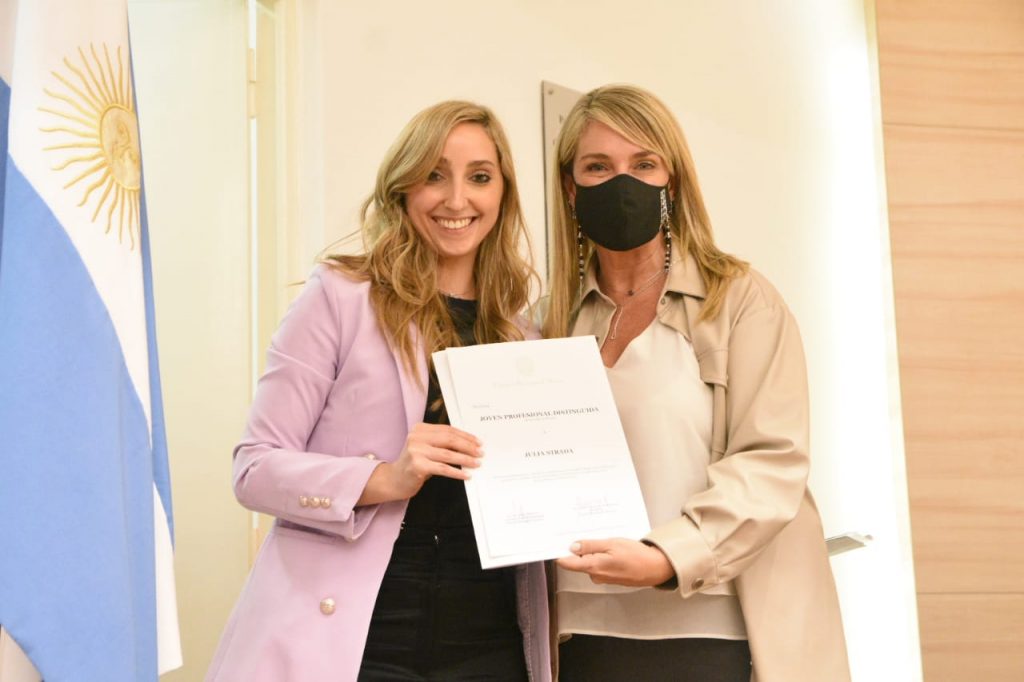 JULIA STRADA ES JOVEN PROFESIONAL DISTINGUIDA - LT3