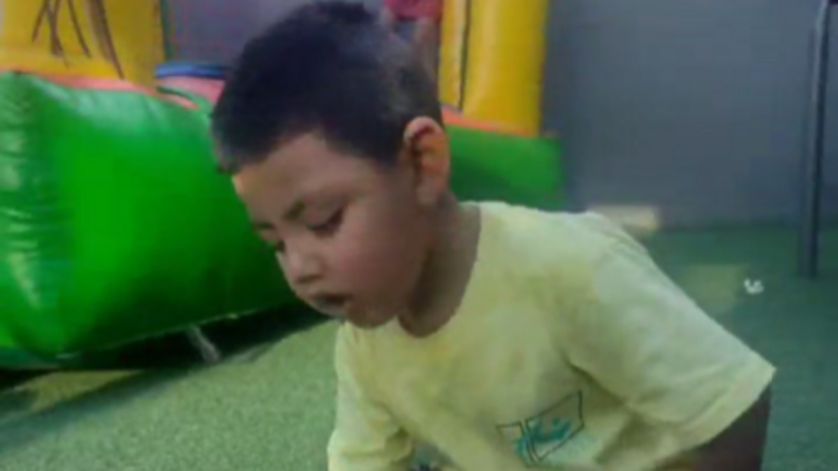 La familia de un niño con microcefalia busca dinero para poder costear ...